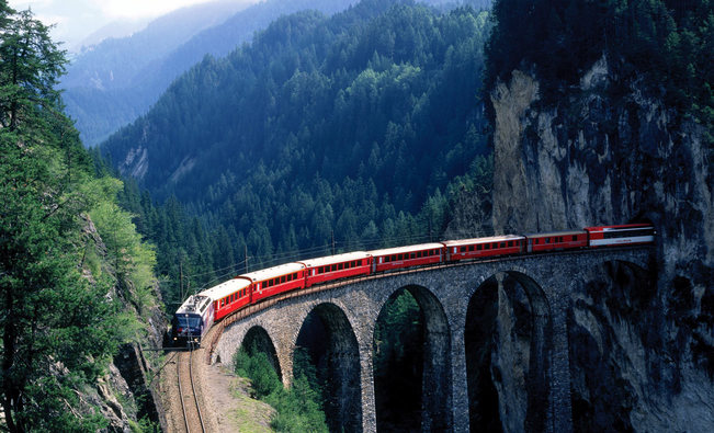 Swiss Train: Swiss Alps Train Tour - Switzerland & Italy | National ...