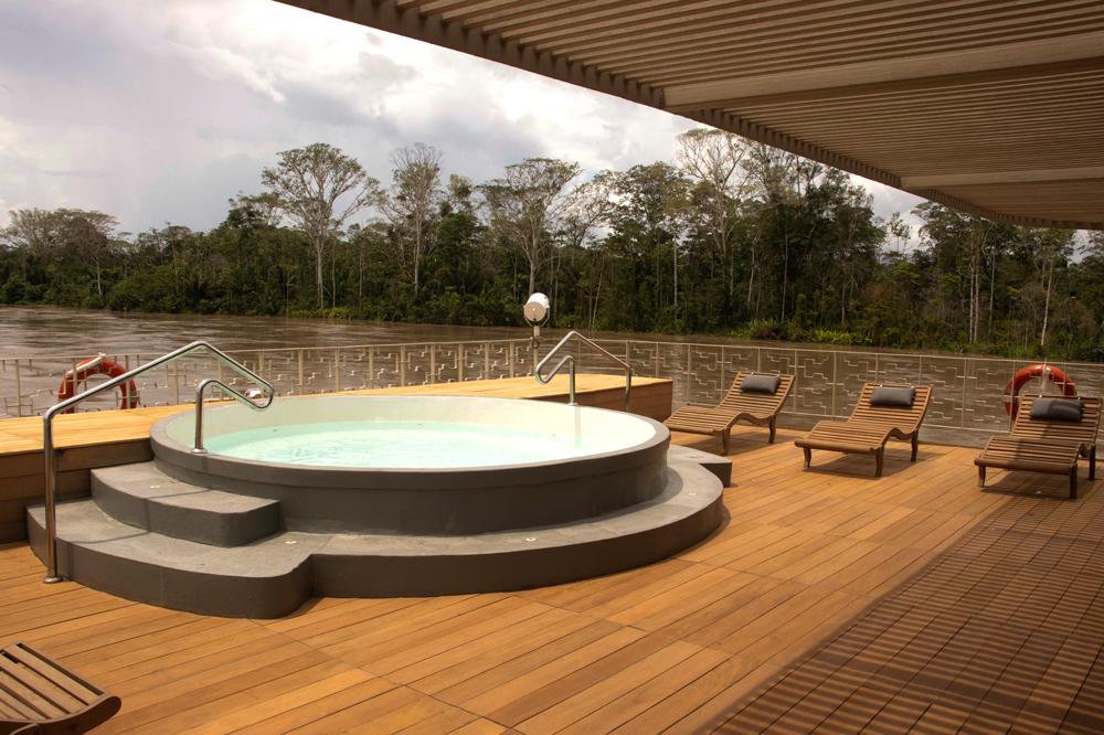 Delfin III | National Geographic Expeditions